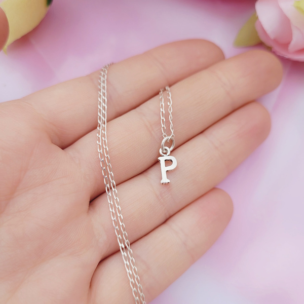 Collar letra P – Brillo Estelar